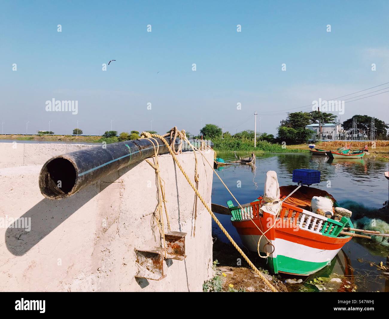 Boat tied to jetty hi-res stock photography and images - Alamy