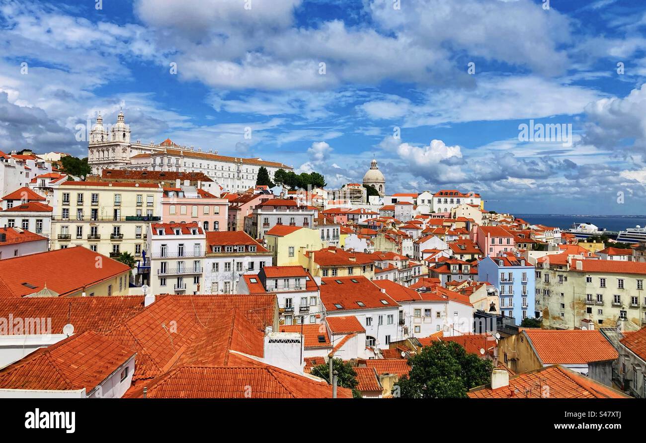Red rooftop hi-res stock photography and images - Alamy