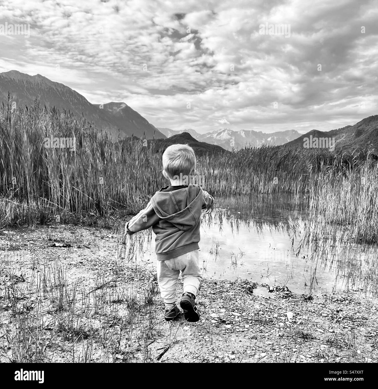 Throwing rocks hi-res stock photography and images - Alamy