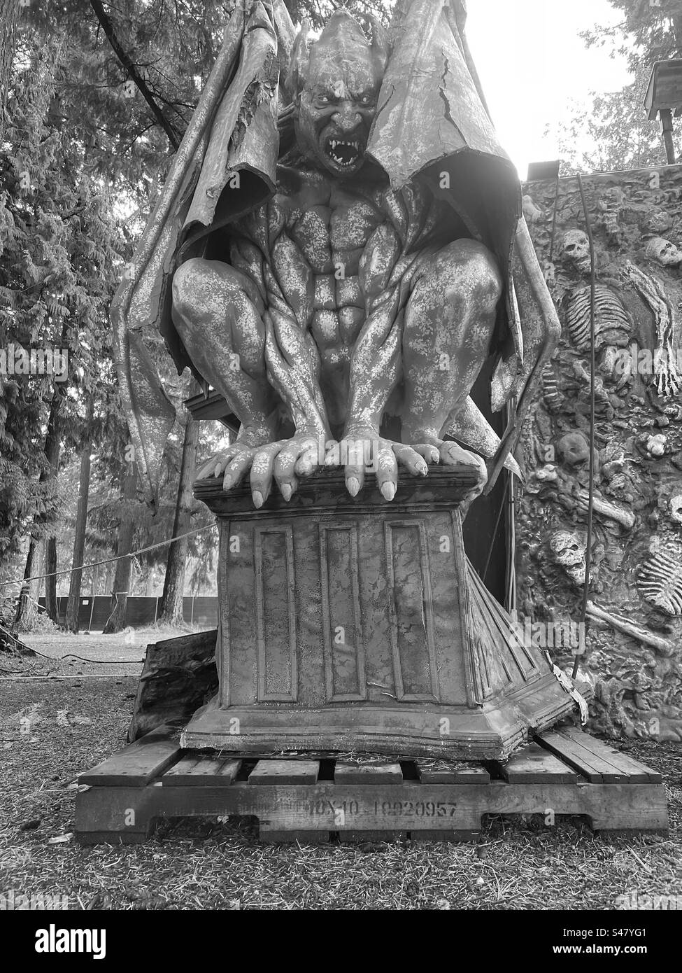 Gargoyle wallpaper hi-res stock photography and images - Alamy