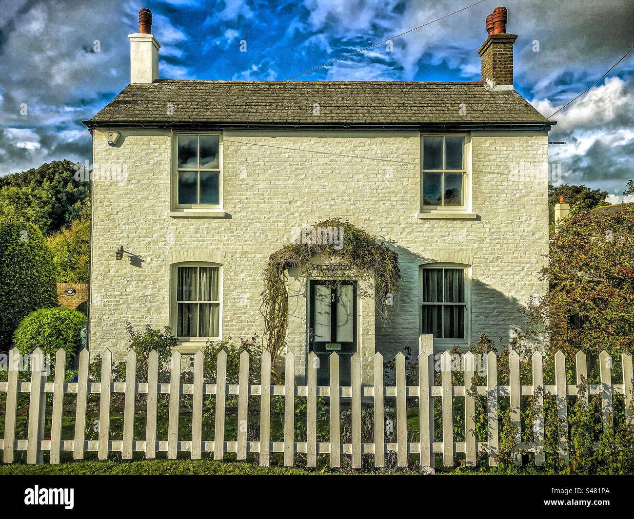Sunny Cottage in Ripple Lane Stock Photo - Alamy