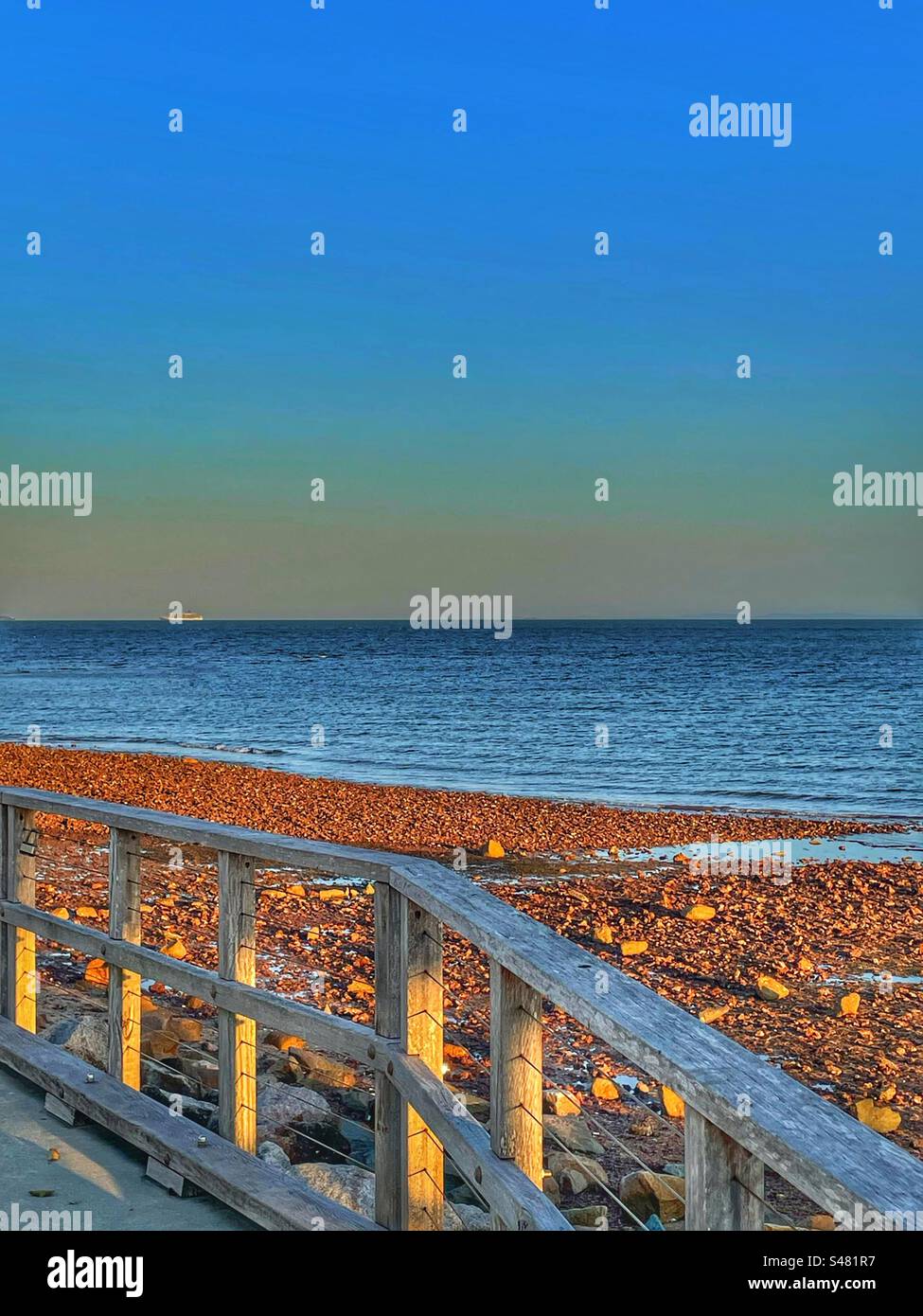 Rocks on foreshore hi-res stock photography and images - Alamy