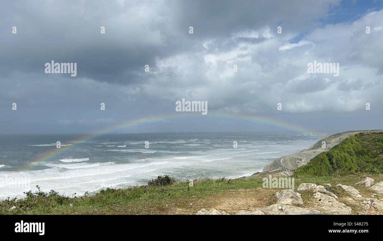 Embrace the Beauty of Nature: A mesmerizing view of the boundless sea ...