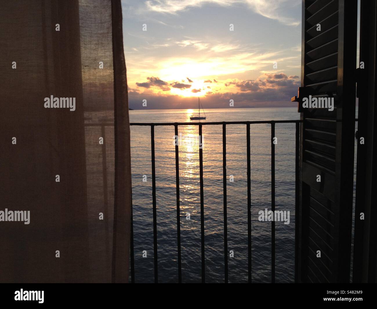 Dusk window hi-res stock photography and images - Alamy