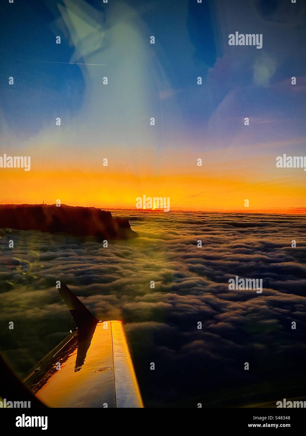 Flying over france hi-res stock photography and images - Alamy