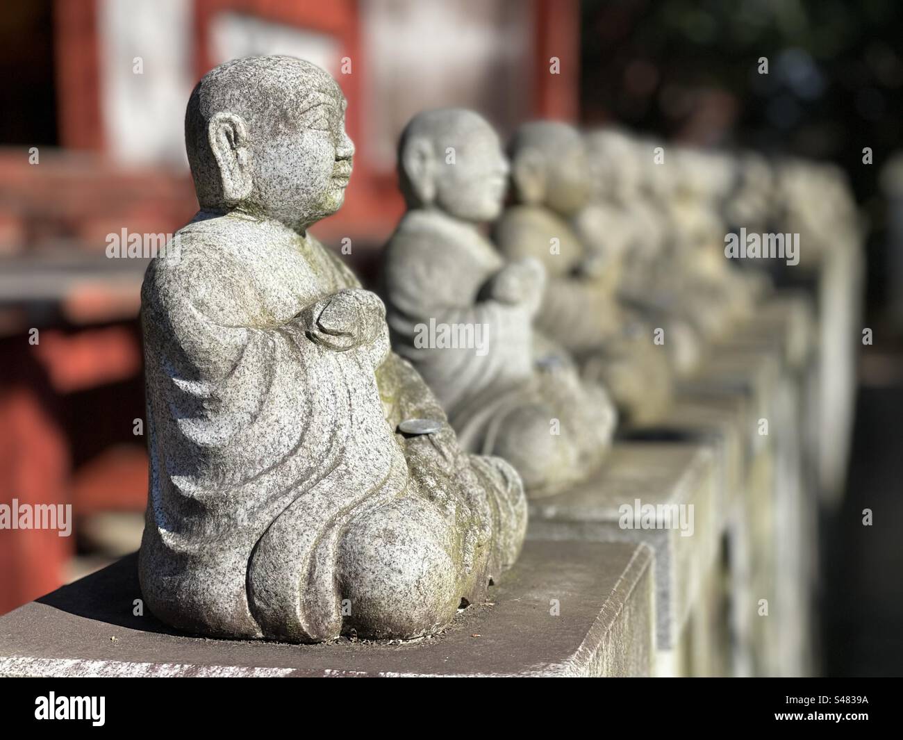 Japanese statues hi-res stock photography and images - Alamy