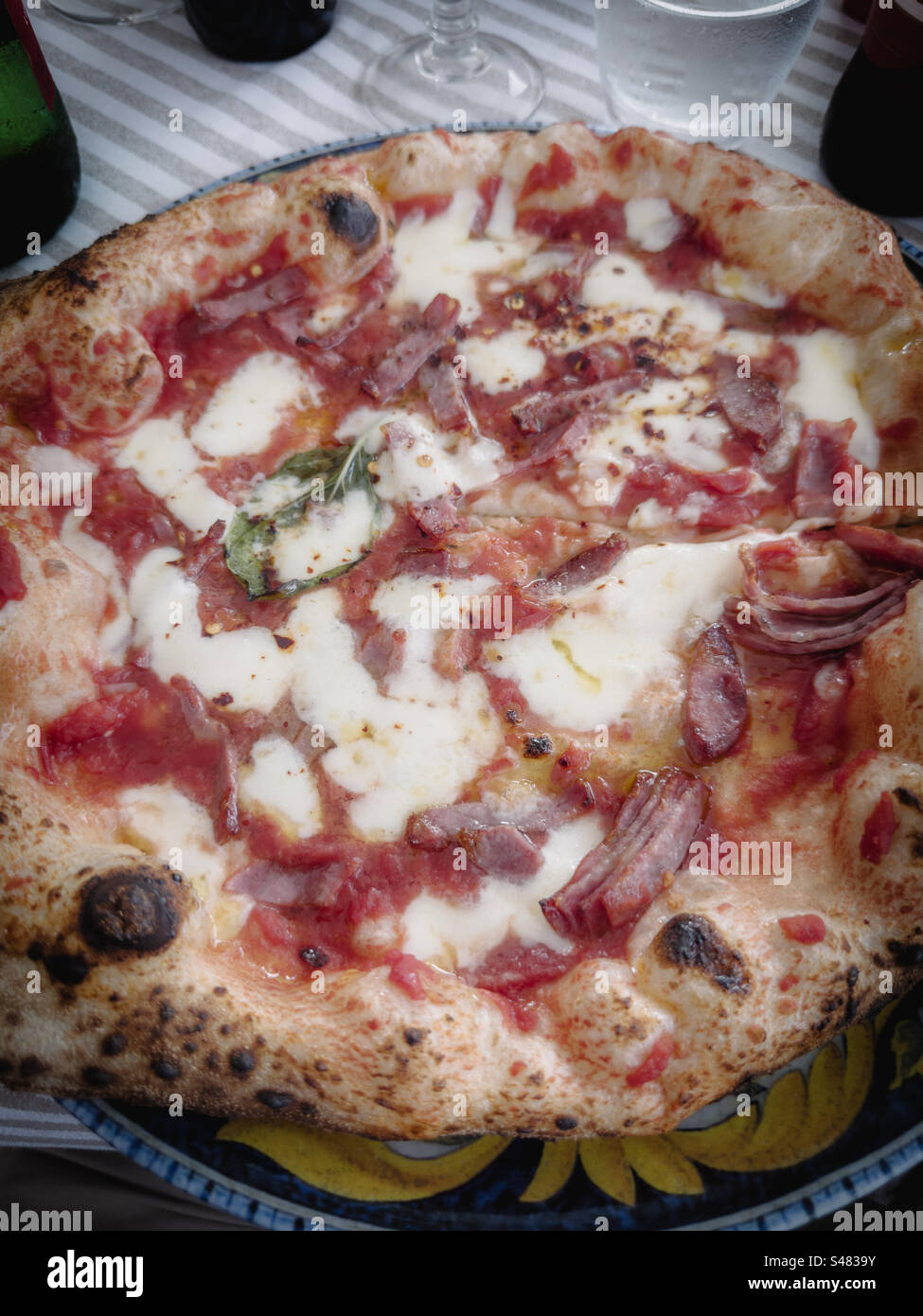 Authentic naples hi-res stock photography and images - Alamy