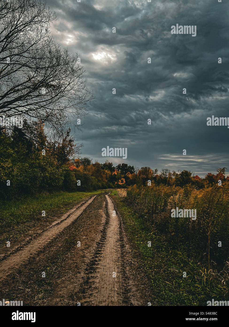 Trails landscape nature hi-res stock photography and images - Alamy