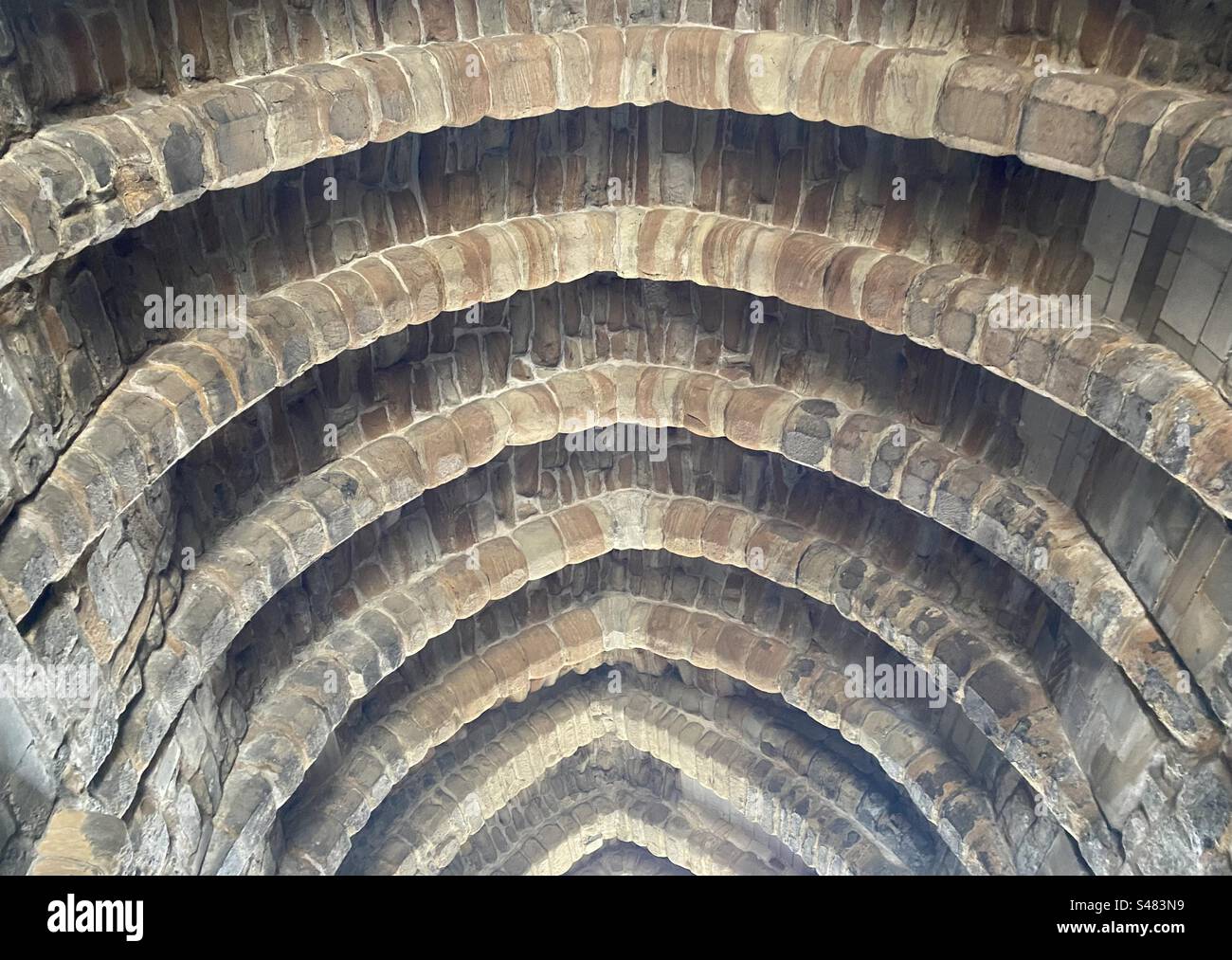 Medieval arches hi-res stock photography and images - Alamy