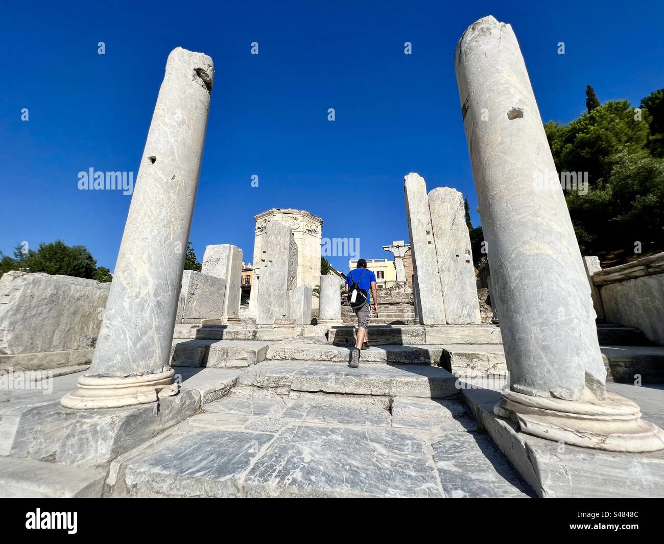 Through columns hi-res stock photography and images - Alamy