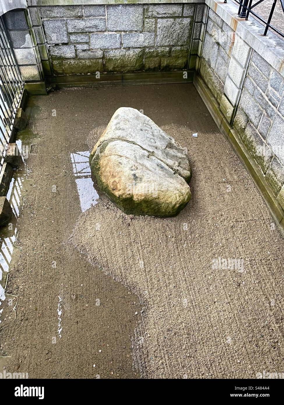 Plymouth rock monument hi-res stock photography and images - Alamy