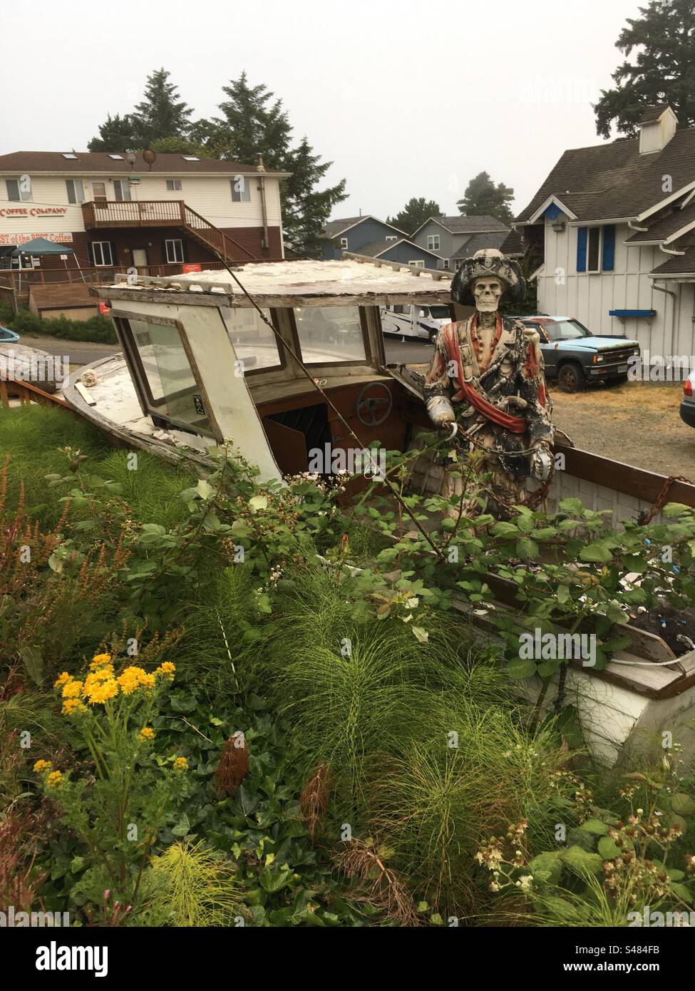 Boat with skeleton hi-res stock photography and images - Alamy