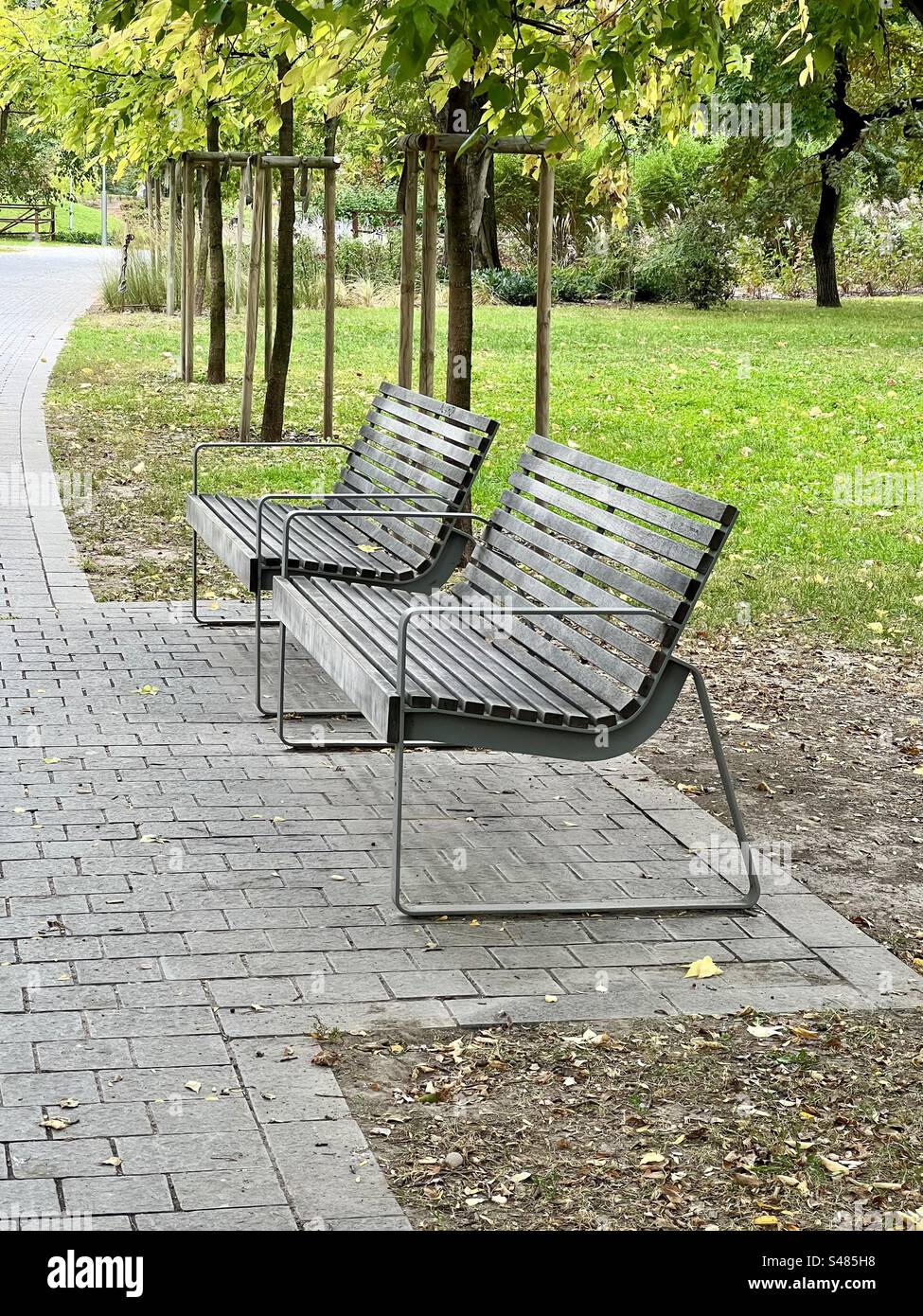 Park bench benches hi-res stock photography and images - Alamy