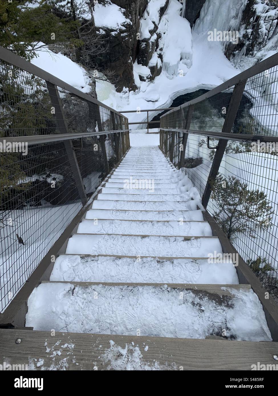 Snowy stairs hi-res stock photography and images - Alamy