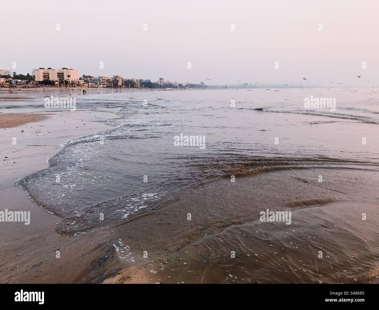 Versova beach Mumbai with the skyline in the background Stock Photo - Alamy