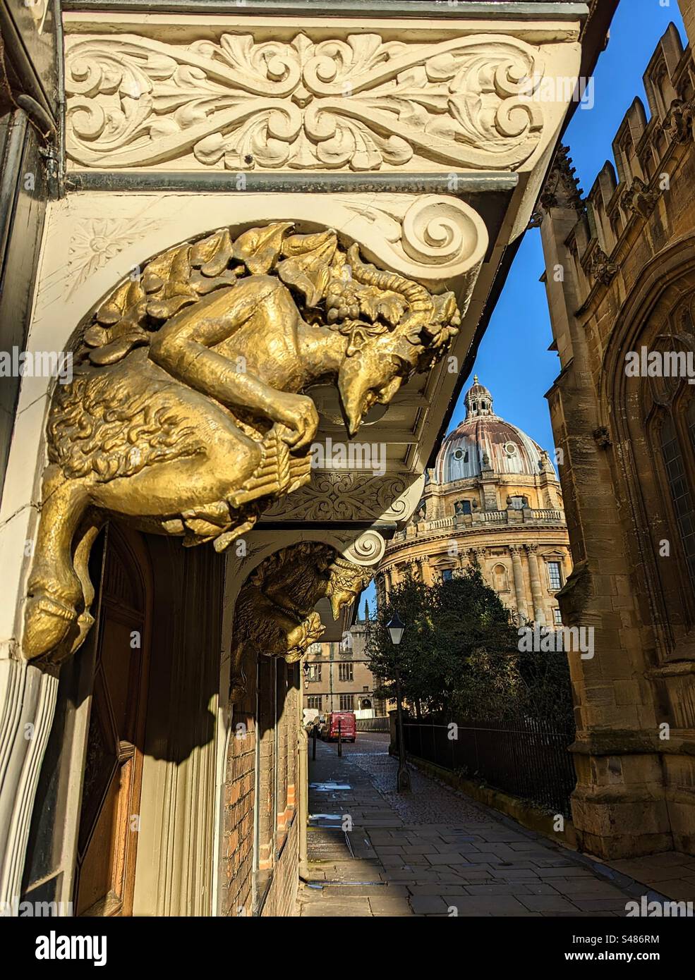 Pan to door hi-res stock photography and images - Alamy