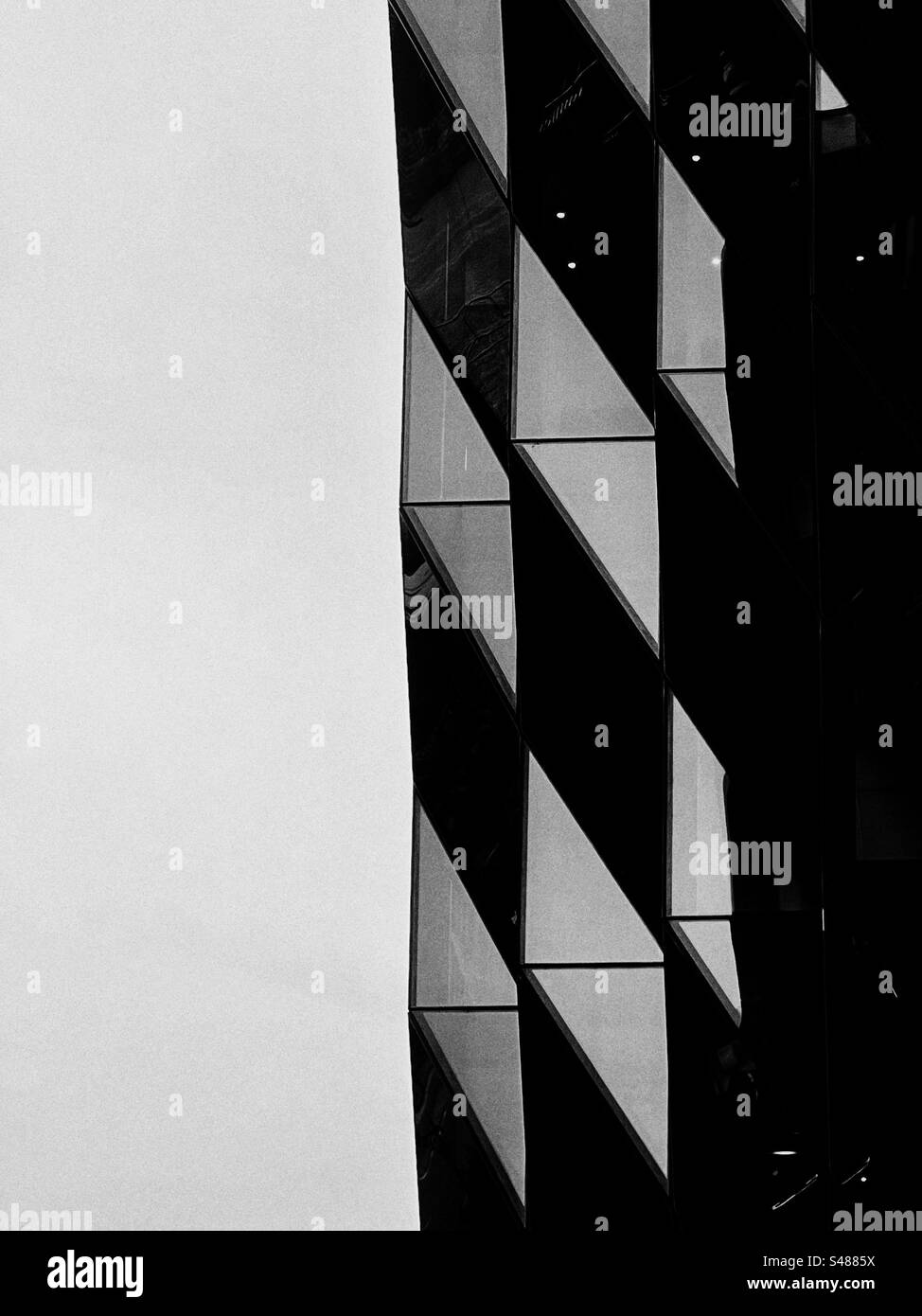 Skyscraper windows pattern hi-res stock photography and images - Alamy