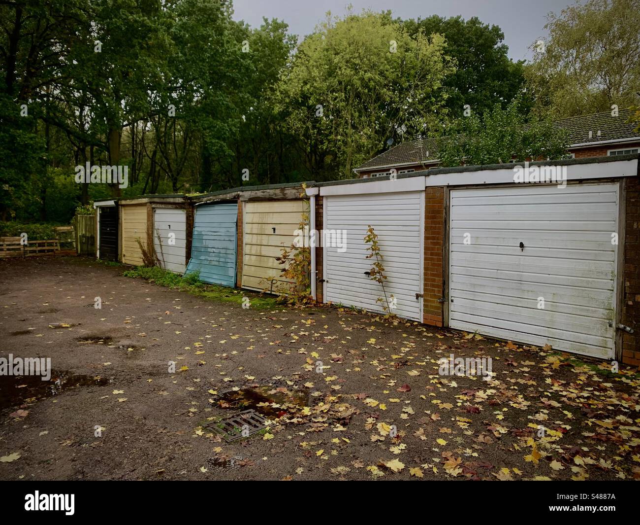 Repair garages hi-res stock photography and images - Alamy