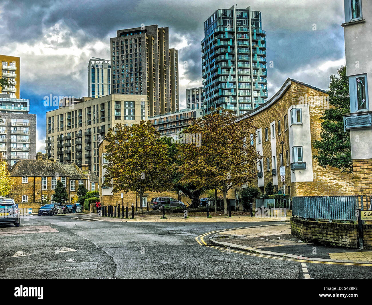 Housing at cars smartphone stock photos and images - Alamy