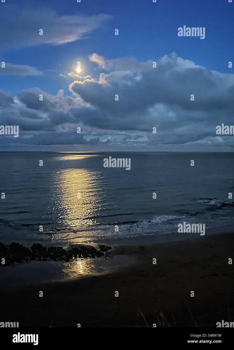 Moons reflection hi-res stock photography and images - Alamy