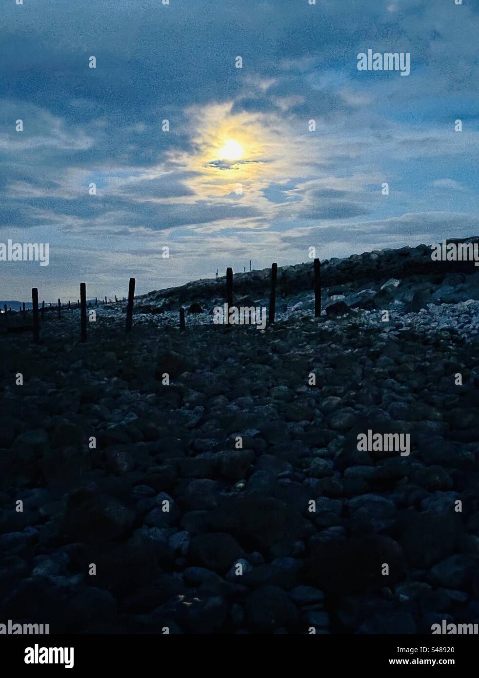 Cobblestone beach hi-res stock photography and images - Alamy