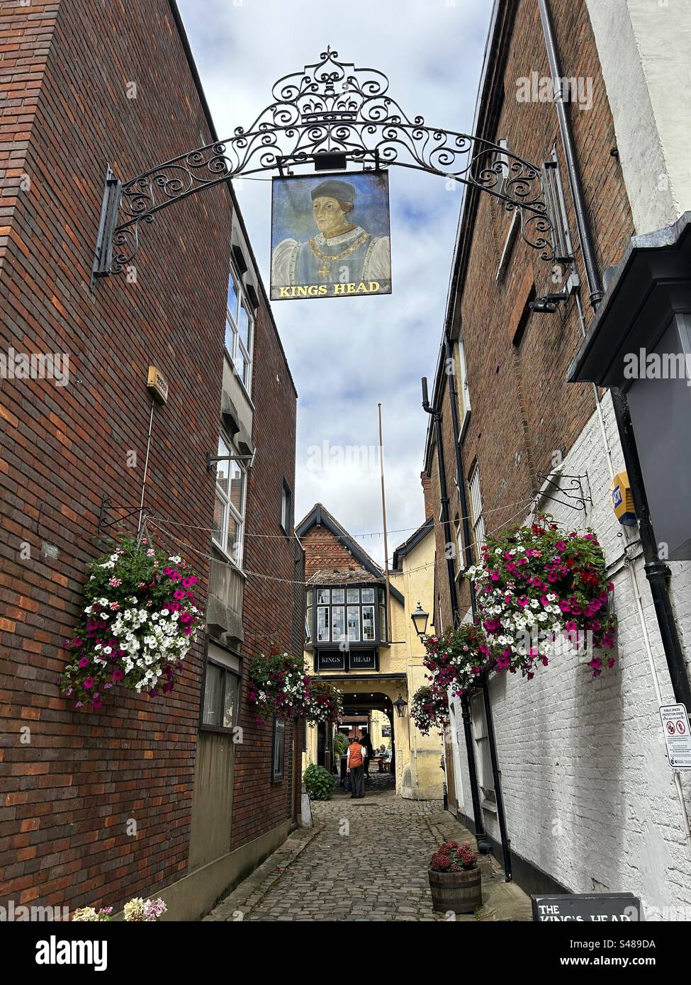 The King’s Head in Aylesbury. One of England’s best preserved coaching ...