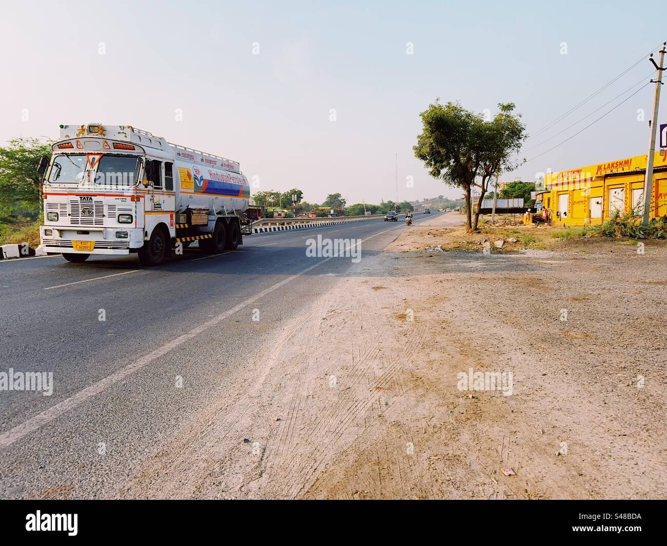 Indian cargo truck hi-res stock photography and images - Alamy
