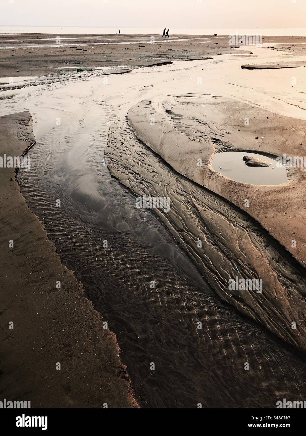 Versova beach in Mumbai, India Stock Photo - Alamy