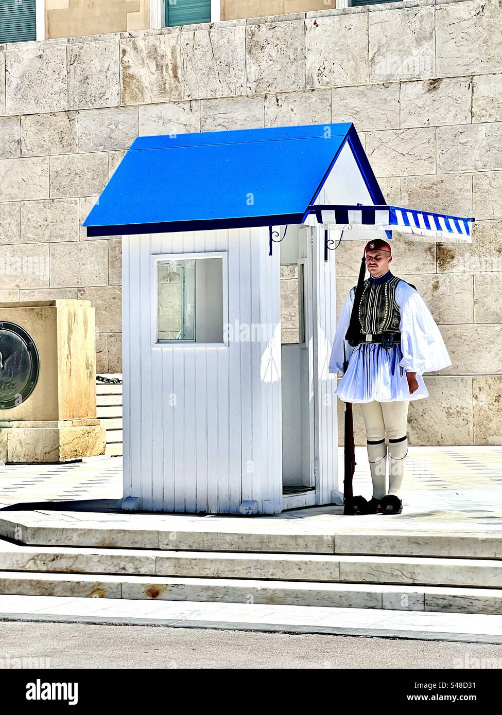 Evzone at guard shack in front of the Presidential Palace in Athens ...