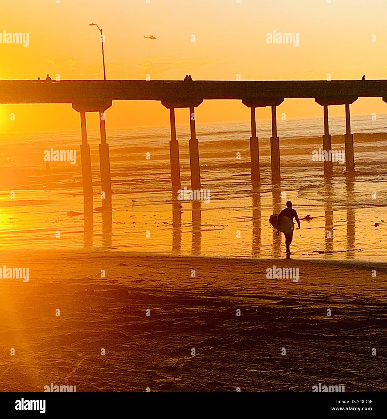 Sunset beach pier surfer hi-res stock photography and images - Alamy