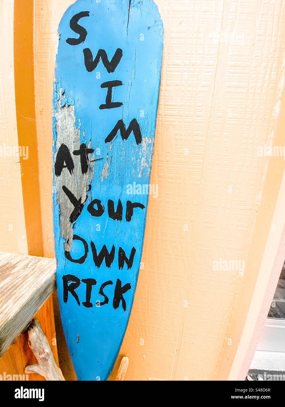 Warning sign on damaged surf board at hotel on beach Stock Photo - Alamy