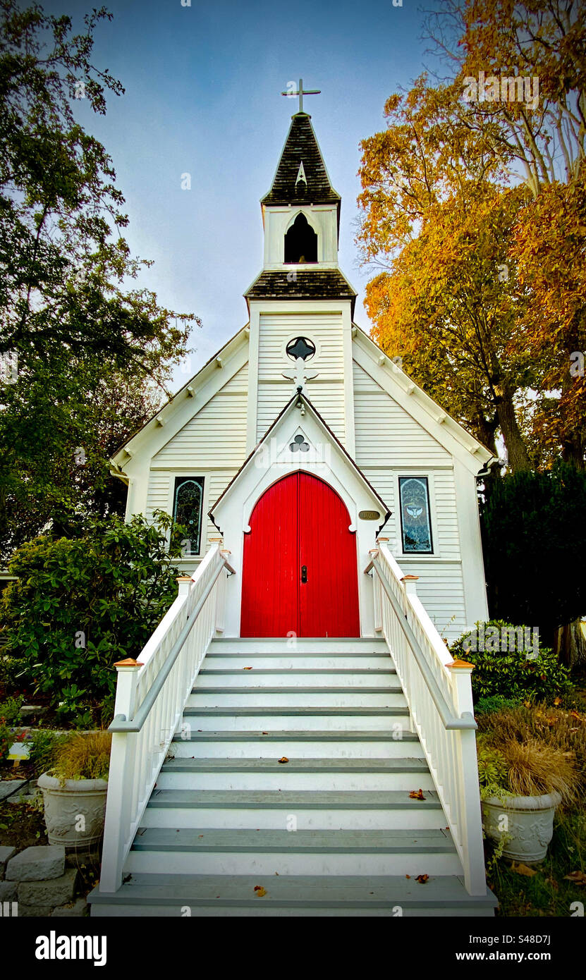 Small town white wooden church with red door Stock Photo - Alamy