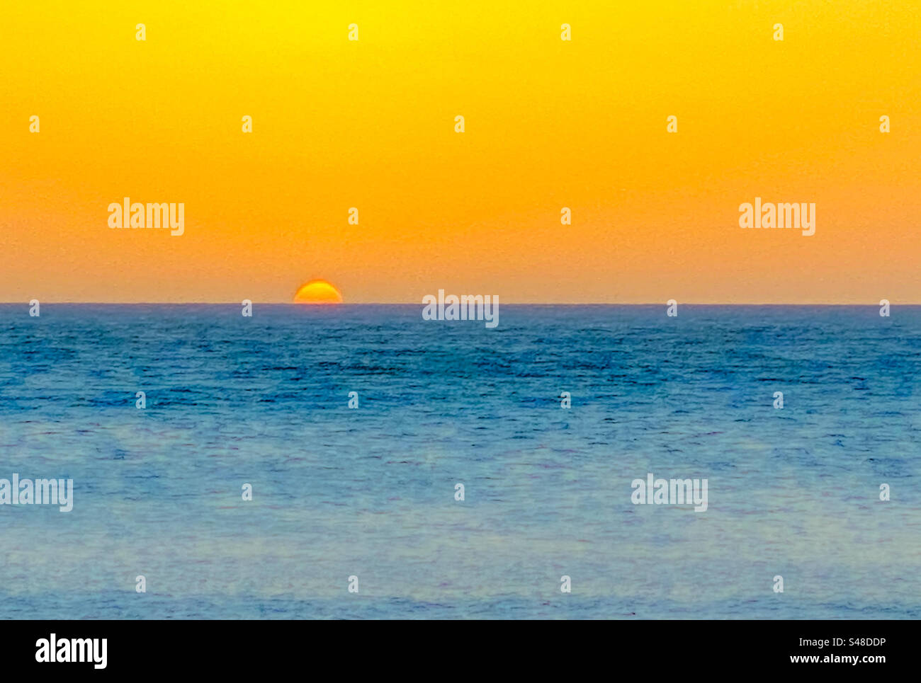 Ocean sunset colors hi-res stock photography and images - Alamy