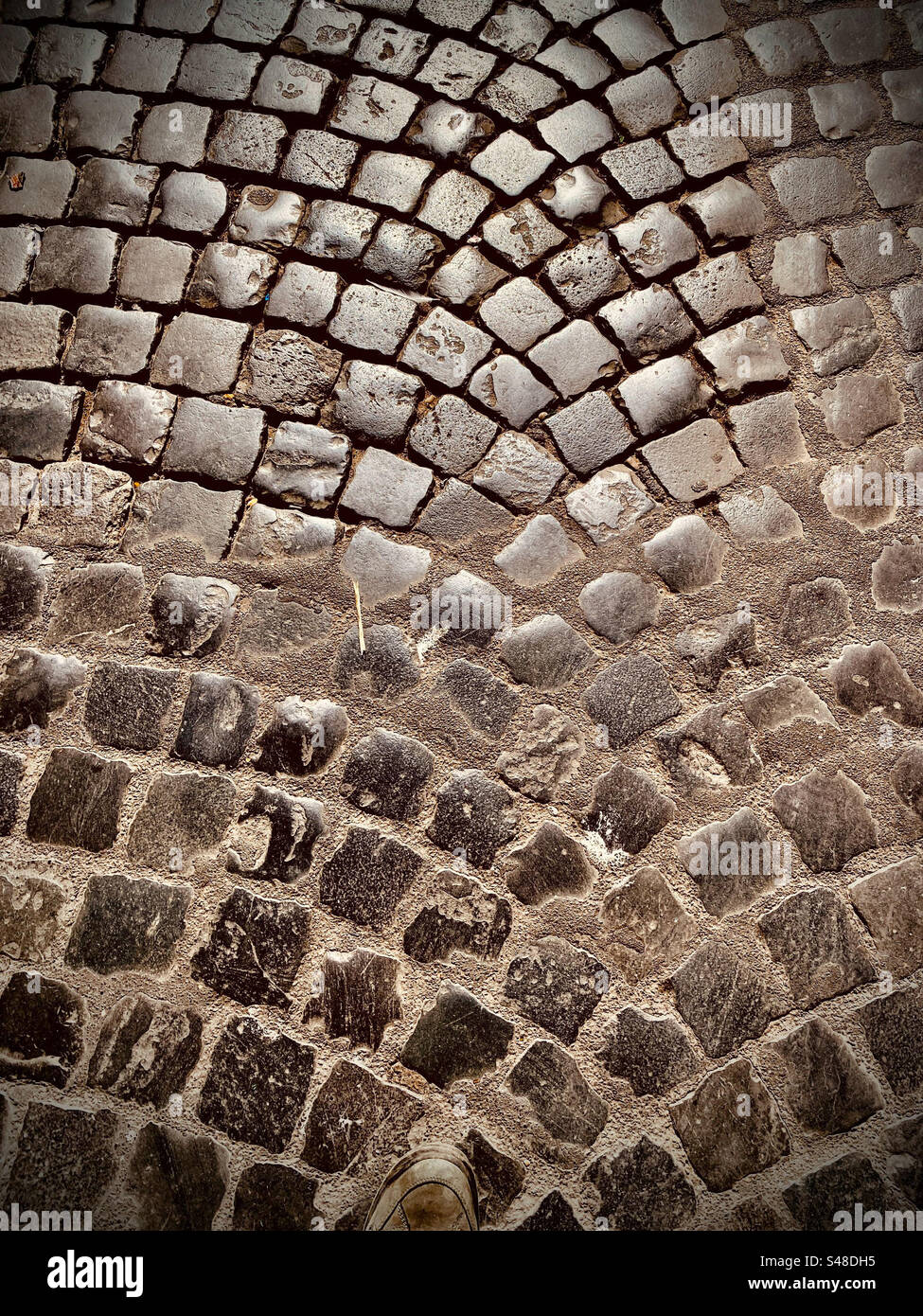 Cobblestones roadway hi-res stock photography and images - Alamy