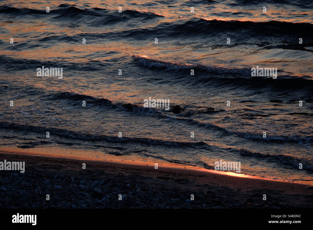 Lapping waves hi-res stock photography and images - Alamy