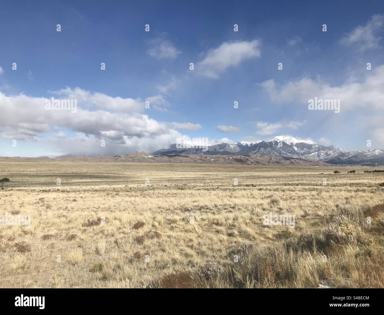 Mountains plains hi-res stock photography and images - Alamy