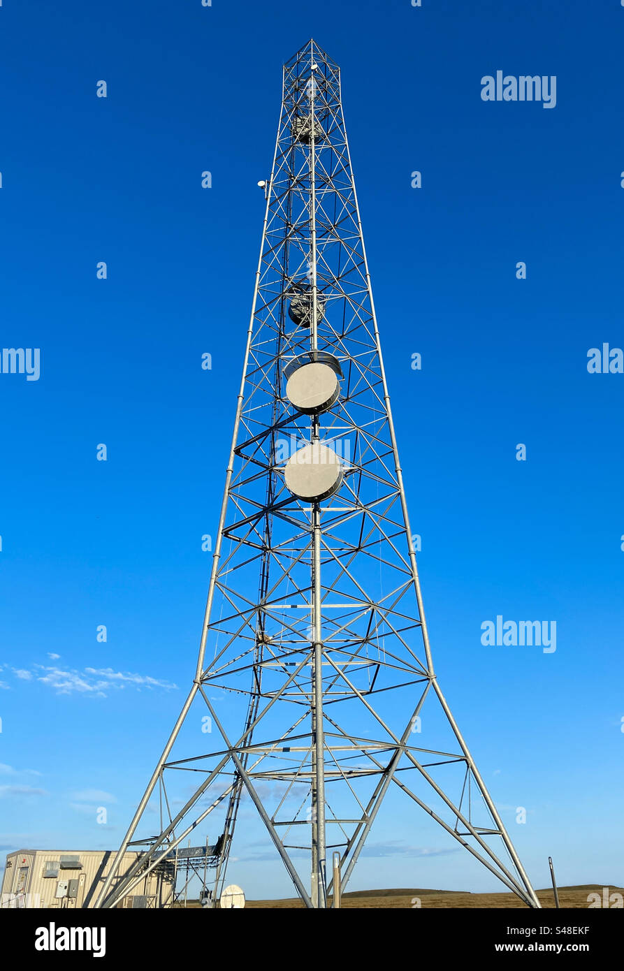 Microwave communications tower hi-res stock photography and images - Alamy