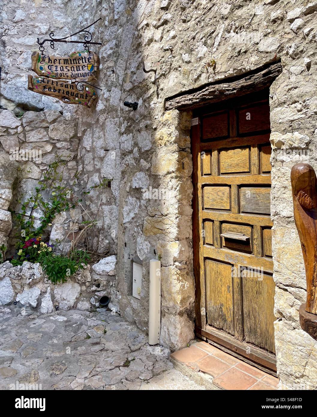 Gate in a castle hi-res stock photography and images - Alamy