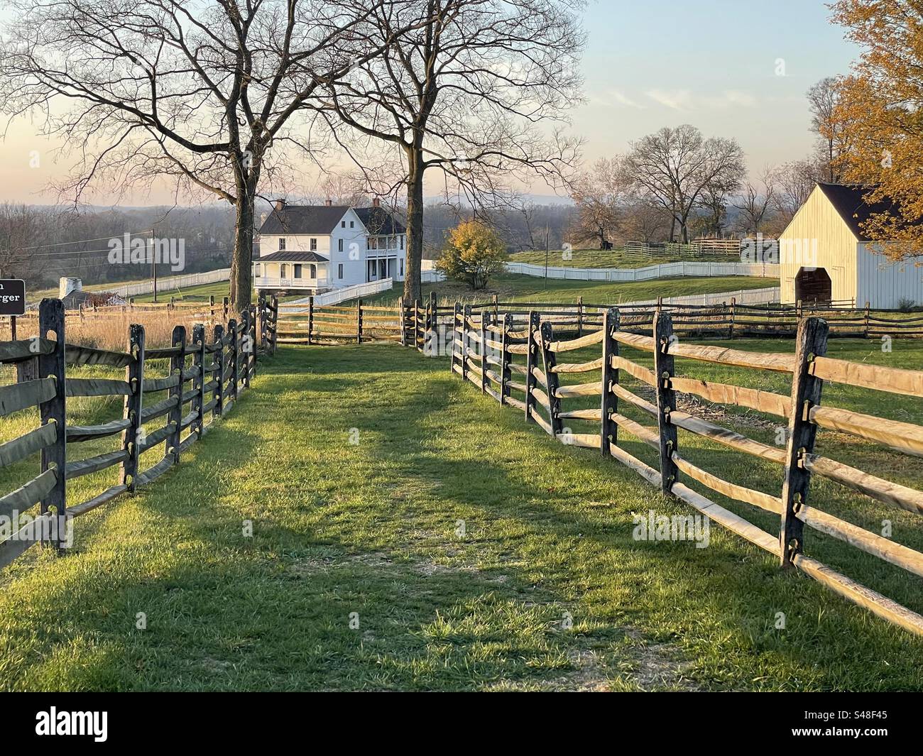 Country farm hi-res stock photography and images - Alamy