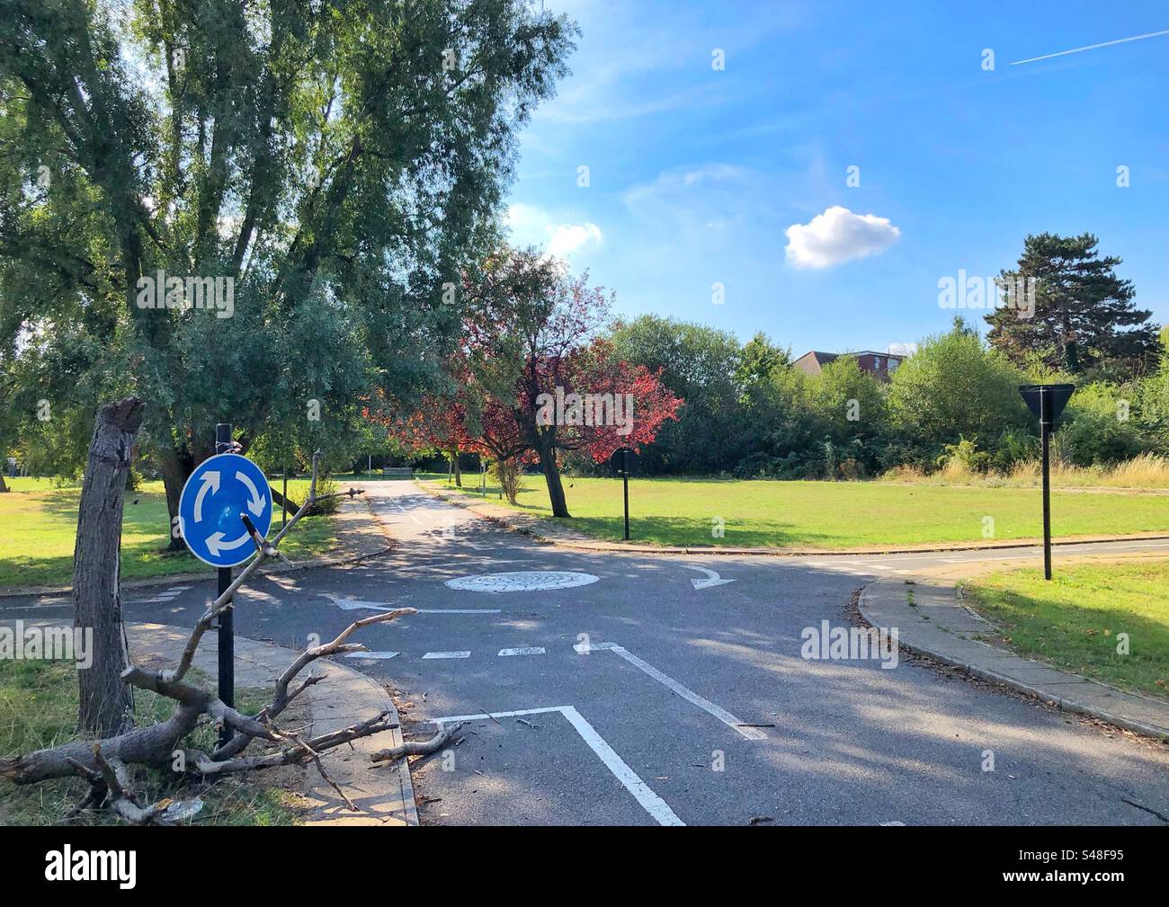 Europe roundabout sign hi-res stock photography and images - Alamy