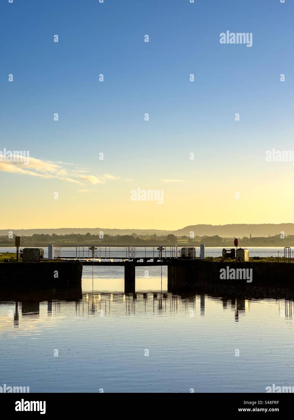 Dock gates hi-res stock photography and images - Alamy