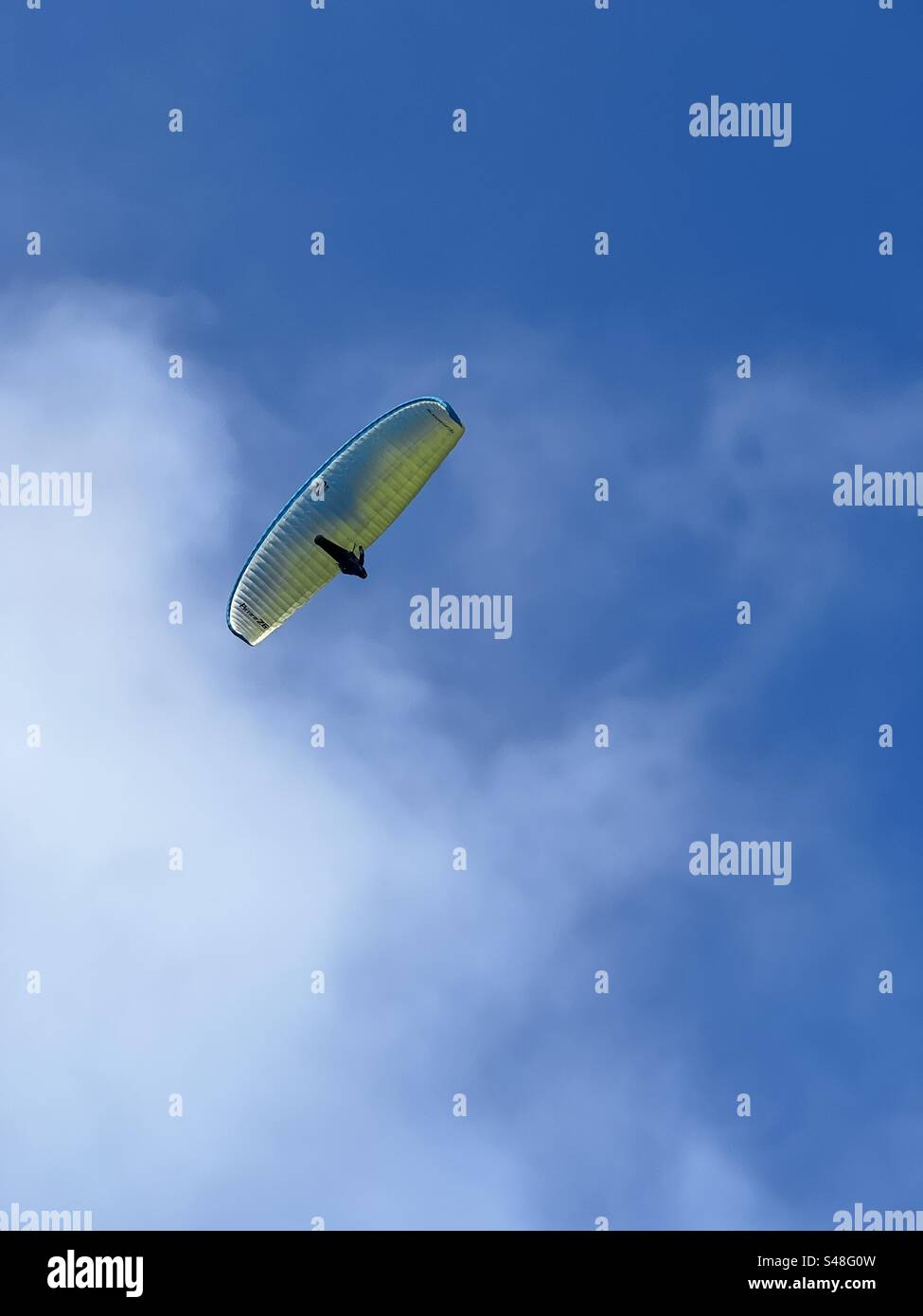 Parascender passing overhead Stock Photo - Alamy