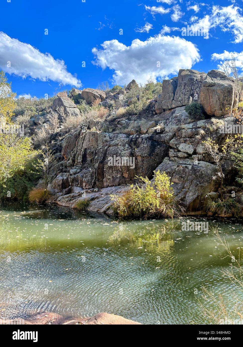 Hanging boulders hi-res stock photography and images - Alamy