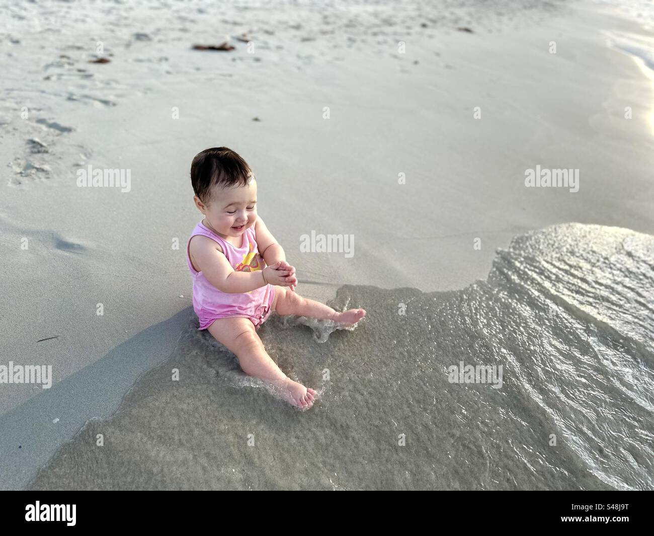 Baby claps hi-res stock photography and images - Alamy