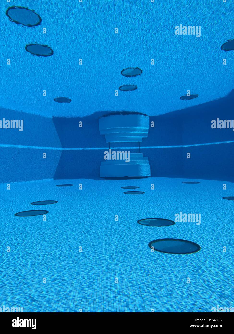 Underwater swimming pool hi-res stock photography and images - Alamy