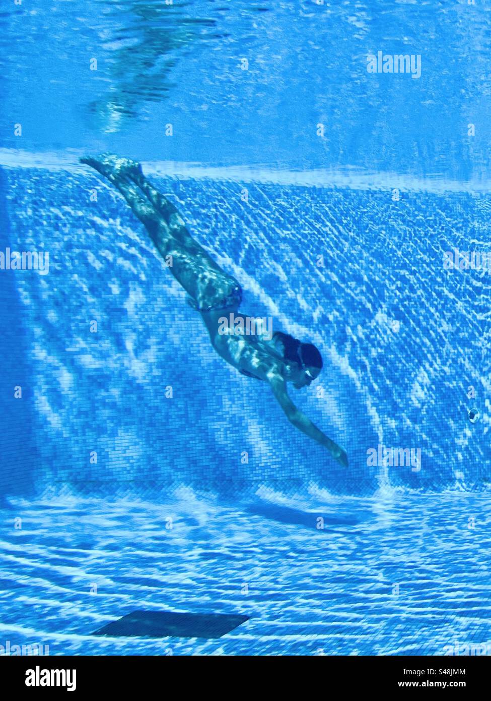 Diving female underwater hi-res stock photography and images - Alamy