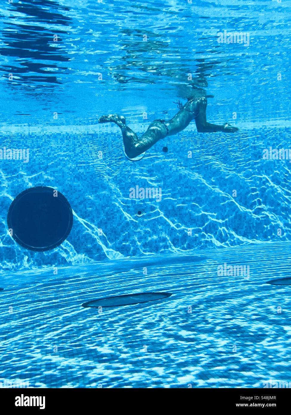 Pool underwater shot hi-res stock photography and images - Alamy