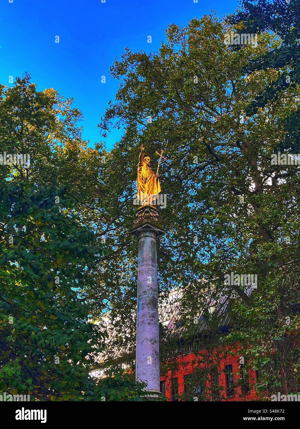 St pauls cross hi-res stock photography and images - Alamy