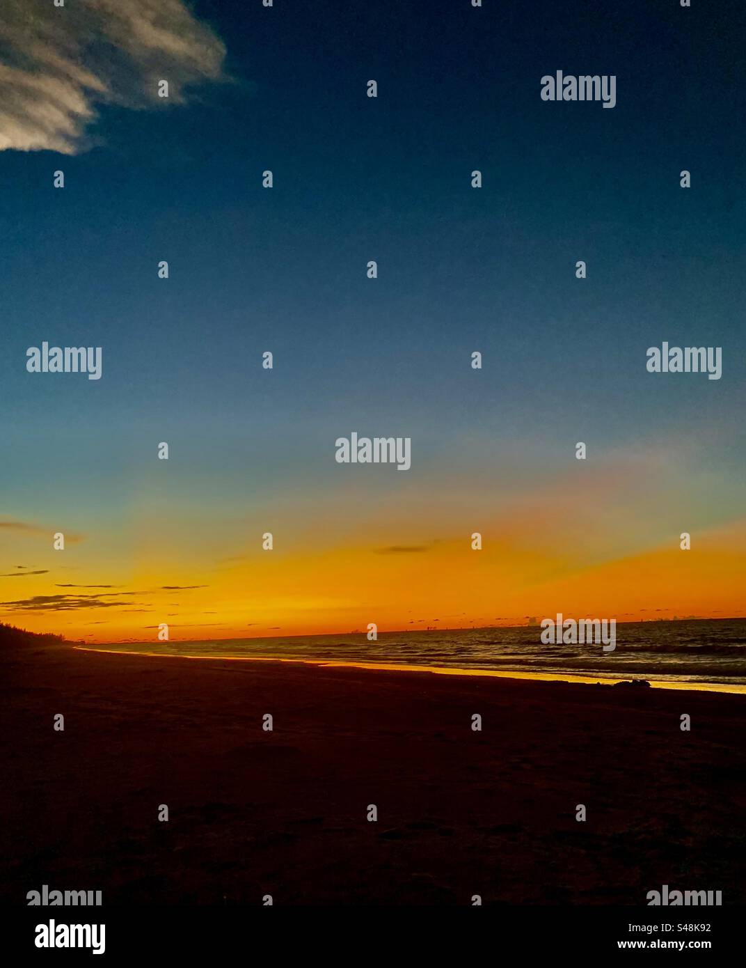 Calm sunset hi-res stock photography and images - Alamy