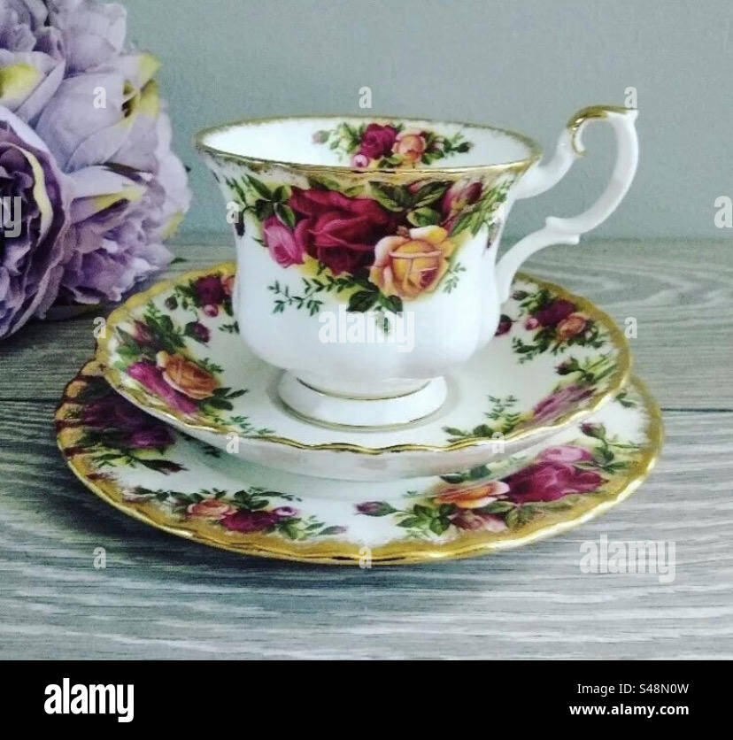 Vintage teacup hi-res stock photography and images - Alamy